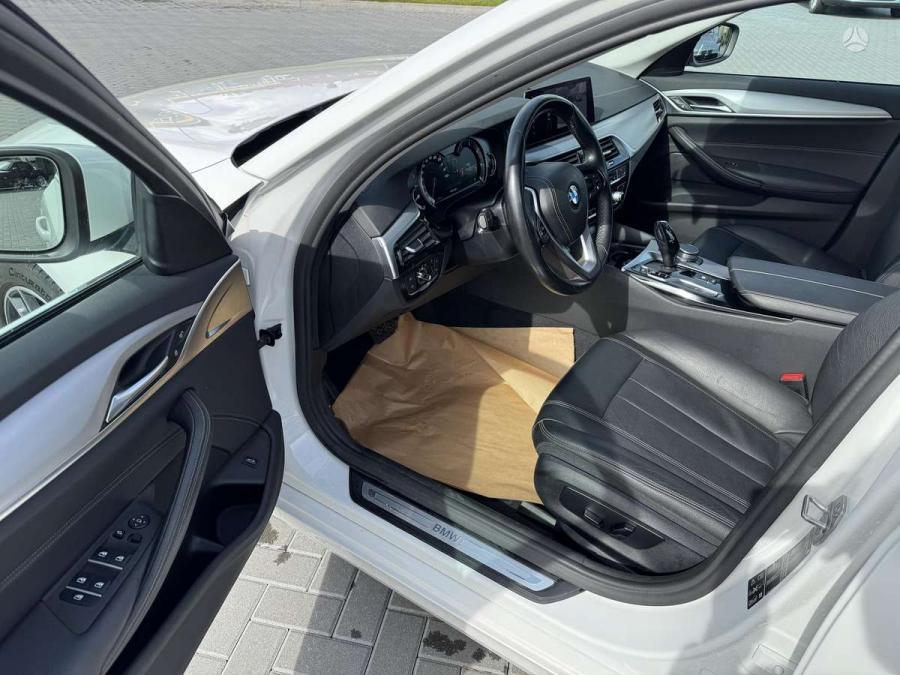 White BMW 520 2019 in Telschi, with an engine capacity of 2.00 L and mileage of 159 thousand km for 15999 €, photo 18 on AUTOMOTO.COM.LV