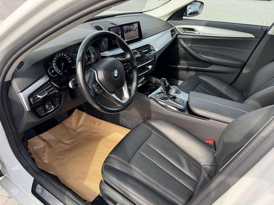 White BMW 520 2019 in Telschi, with an engine capacity of 2.00 L and mileage of 159 thousand km for 15999 €, photo 21 on AUTOMOTO.COM.LV