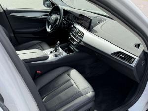 White BMW 520 2019 in Telschi, with an engine capacity of 2.00 L and mileage of 159 thousand km for 15999 €, photo 22 on AUTOMOTO.COM.LV