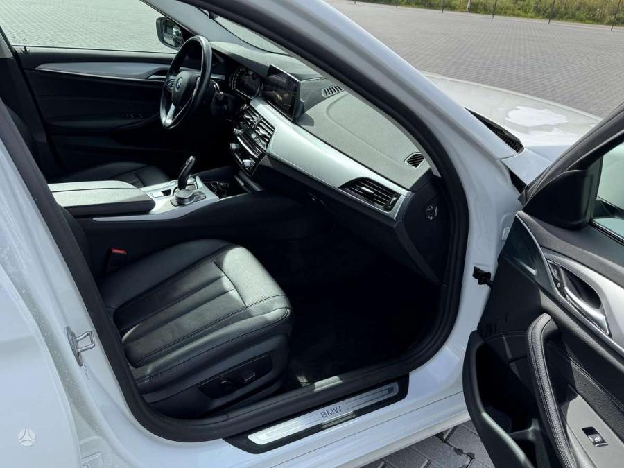 White BMW 520 2019 in Telschi, with an engine capacity of 2.00 L and mileage of 159 thousand km for 15999 €, photo 23 on AUTOMOTO.COM.LV