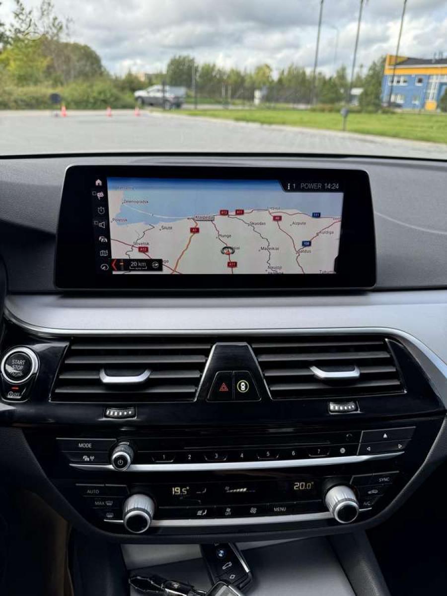 White BMW 520 2019 in Telschi, with an engine capacity of 2.00 L and mileage of 159 thousand km for 15999 €, photo 31 on AUTOMOTO.COM.LV