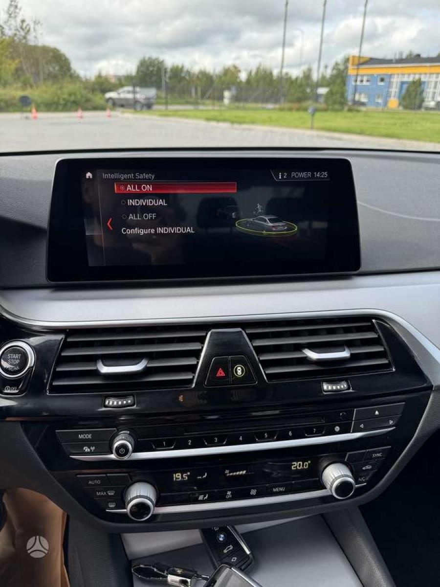 White BMW 520 2019 in Telschi, with an engine capacity of 2.00 L and mileage of 159 thousand km for 15999 €, photo 39 on AUTOMOTO.COM.LV