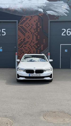 White BMW 520 2022 in Kaunas, with an engine capacity of 2.00 L and mileage of 47 thousand km for 29500 €, photo  on AUTOMOTO.COM.LV