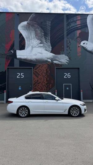 White BMW 520 2022 in Kaunas, with an engine capacity of 2.00 L and mileage of 47 thousand km for 29500 €, photo 4 on AUTOMOTO.COM.LV