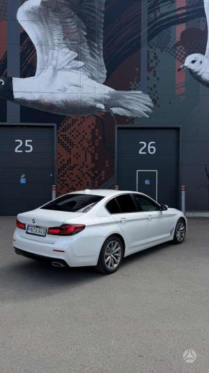 White BMW 520 2022 in Kaunas, with an engine capacity of 2.00 L and mileage of 47 thousand km for 29500 €, photo 5 on AUTOMOTO.COM.LV