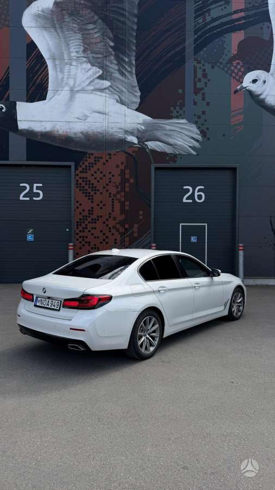 White BMW 520 2022 in Kaunas, with an engine capacity of 2.00 L and mileage of 47 thousand km for 29500 €, photo 5 on AUTOMOTO.COM.LV