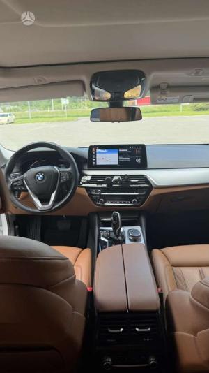 White BMW 520 2022 in Kaunas, with an engine capacity of 2.00 L and mileage of 47 thousand km for 29500 €, photo 7 on AUTOMOTO.COM.LV