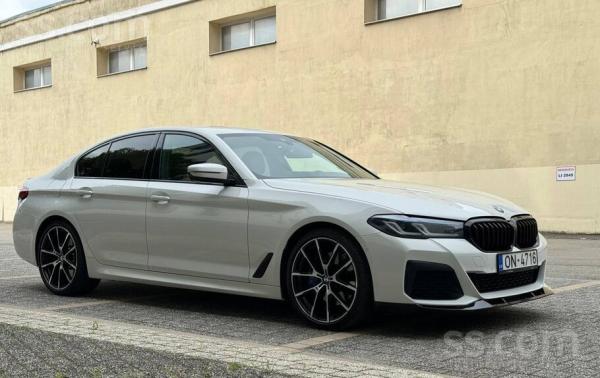 White BMW 520 2023 in Riga, with an engine capacity of 2.00 L and mileage of 165 thousand km for 33500 €, photo 1 on AUTOMOTO.COM.LV