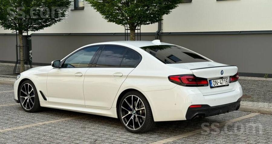 Balts BMW 520 2023 Rīga, ar dzinēja tilpumu 2.00 L un nobraukumu 165 tūkst. km par 33500 €, foto 4 vietnē AUTOMOTO.COM.LV