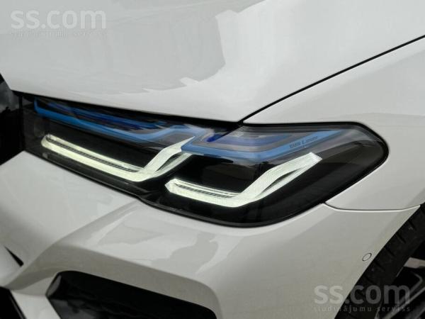 White BMW 520 2023 in Riga, with an engine capacity of 2.00 L and mileage of 165 thousand km for 33500 €, photo 6 on AUTOMOTO.COM.LV