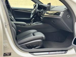 Balts BMW 520 2023 Rīga, ar dzinēja tilpumu 2.00 L un nobraukumu 165 tūkst. km par 33500 €, foto 16 vietnē AUTOMOTO.COM.LV