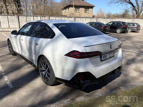 White BMW 520 2023 in Riga, with an engine capacity of 2.00 L and mileage of 59 thousand km for 50900 €, photo 9 on AUTOMOTO.COM.LV