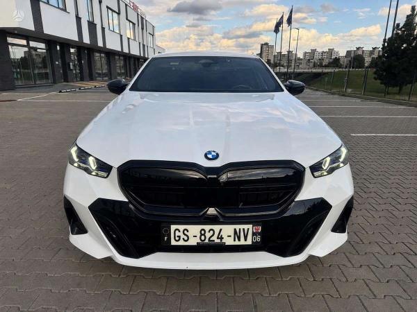 White BMW 520 2023 in Kaunas, with an engine capacity of 2.00 L and mileage of 176 thousand km for 46500 €, photo 6 on AUTOMOTO.COM.LV