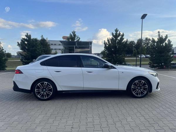 White BMW 520 2023 in Kaunas, with an engine capacity of 2.00 L and mileage of 176 thousand km for 46500 €, photo 9 on AUTOMOTO.COM.LV