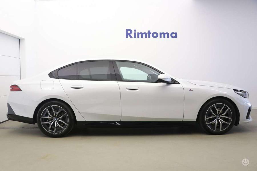 Balts BMW 520 2023 Viļņa, ar dzinēja tilpumu 2.00 L un nobraukumu 61 tūkst. km par 49990 €, foto 4 vietnē AUTOMOTO.COM.LV