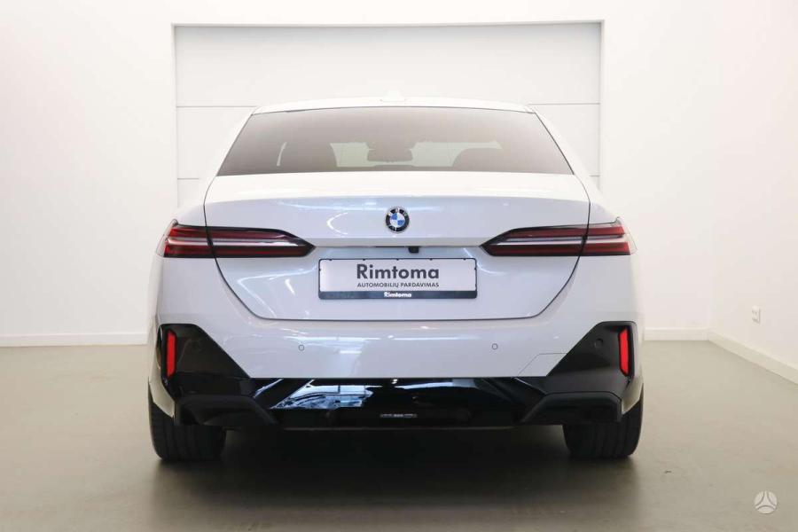 Balts BMW 520 2023 Viļņa, ar dzinēja tilpumu 2.00 L un nobraukumu 61 tūkst. km par 49990 €, foto 8 vietnē AUTOMOTO.COM.LV