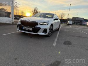 Balts BMW 520 2023 Rīga, ar dzinēja tilpumu 2.00 L un nobraukumu 61 tūkst. km par 49500 €, foto  vietnē AUTOMOTO.COM.LV