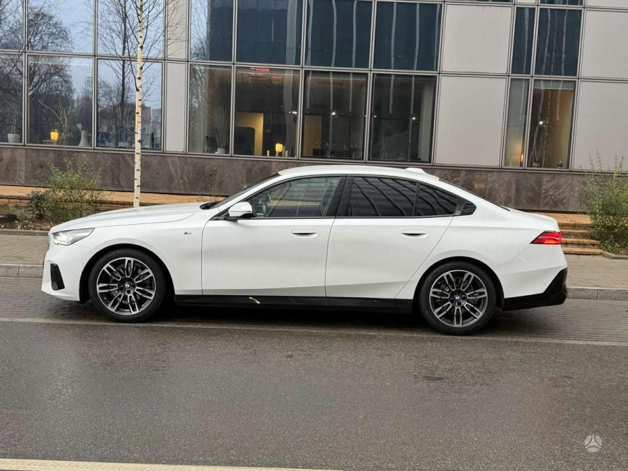Balts BMW 520 2024 Viļņa, ar dzinēja tilpumu 2.00 L un nobraukumu 181 tūkst. km par 48000 €, foto 7 vietnē AUTOMOTO.COM.LV