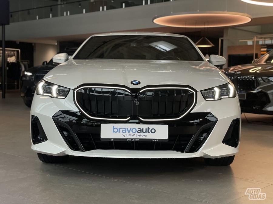 White BMW 520 2025 in Klaipeda, with an engine capacity of 2.00 L and mileage of 20 thousand km for 59771 €, photo 3 on AUTOMOTO.COM.LV