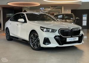 White BMW 520 2025 in Klaipeda, with an engine capacity of 2.00 L and mileage of 20 thousand km for 59771 €, photo 4 on AUTOMOTO.COM.LV
