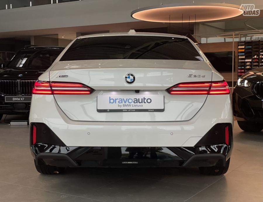 White BMW 520 2025 in Klaipeda, with an engine capacity of 2.00 L and mileage of 20 thousand km for 59771 €, photo 6 on AUTOMOTO.COM.LV