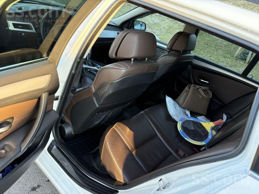 White BMW 520 2008 in Rezekne, with an engine capacity of 2.00 L and mileage of 294 thousand km for 4700 €, photo 6 on AUTOMOTO.COM.LV