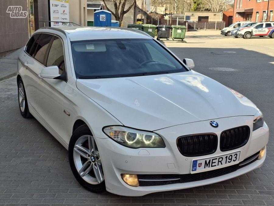 White BMW 520 2010 in Silute, with an engine capacity of 2.00 L and mileage of 321 thousand km for 7200 €, photo 8 on AUTOMOTO.COM.LV