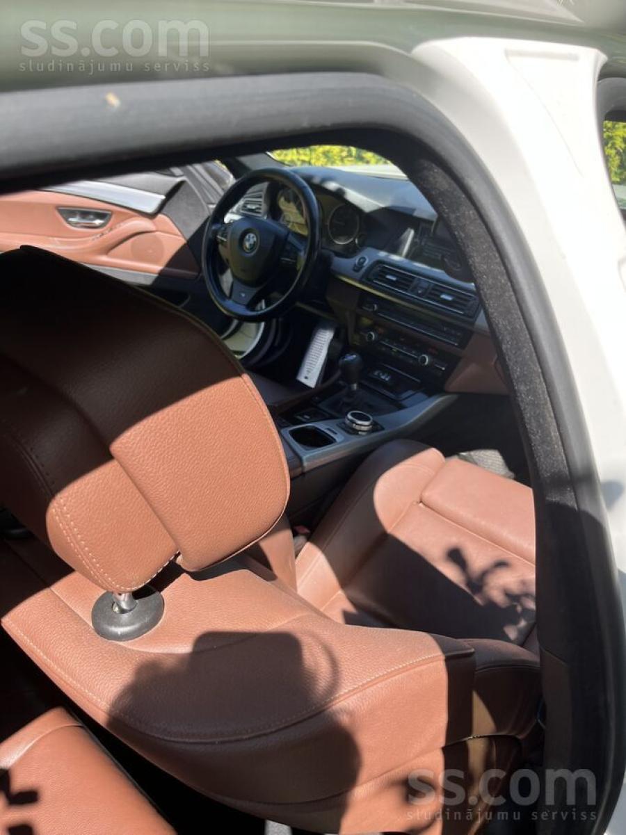 Balts BMW 520 2010 Alūksne, ar dzinēja tilpumu 2.00 L un nobraukumu 278 tūkst. km par 7650 €, foto 7 vietnē AUTOMOTO.COM.LV