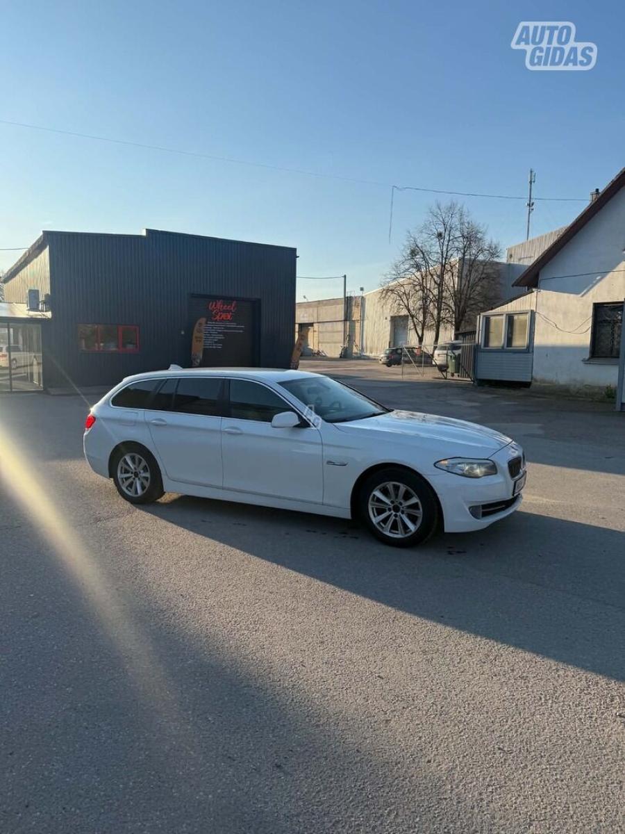 White BMW 520 2010 in Kaunas, with an engine capacity of 2.00 L and mileage of 265 thousand km for 6500 €, photo 3 on AUTOMOTO.COM.LV