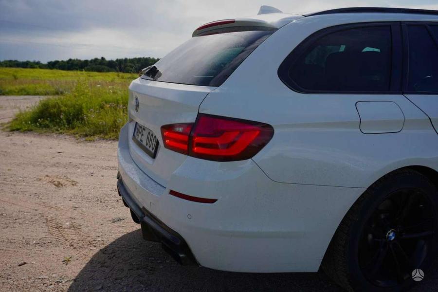 White BMW 520 2010 in Vilnius, with an engine capacity of 2.00 L and mileage of 340 thousand km for 7700 €, photo 4 on AUTOMOTO.COM.LV