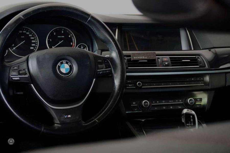 White BMW 520 2010 in Vilnius, with an engine capacity of 2.00 L and mileage of 340 thousand km for 7700 €, photo 12 on AUTOMOTO.COM.LV