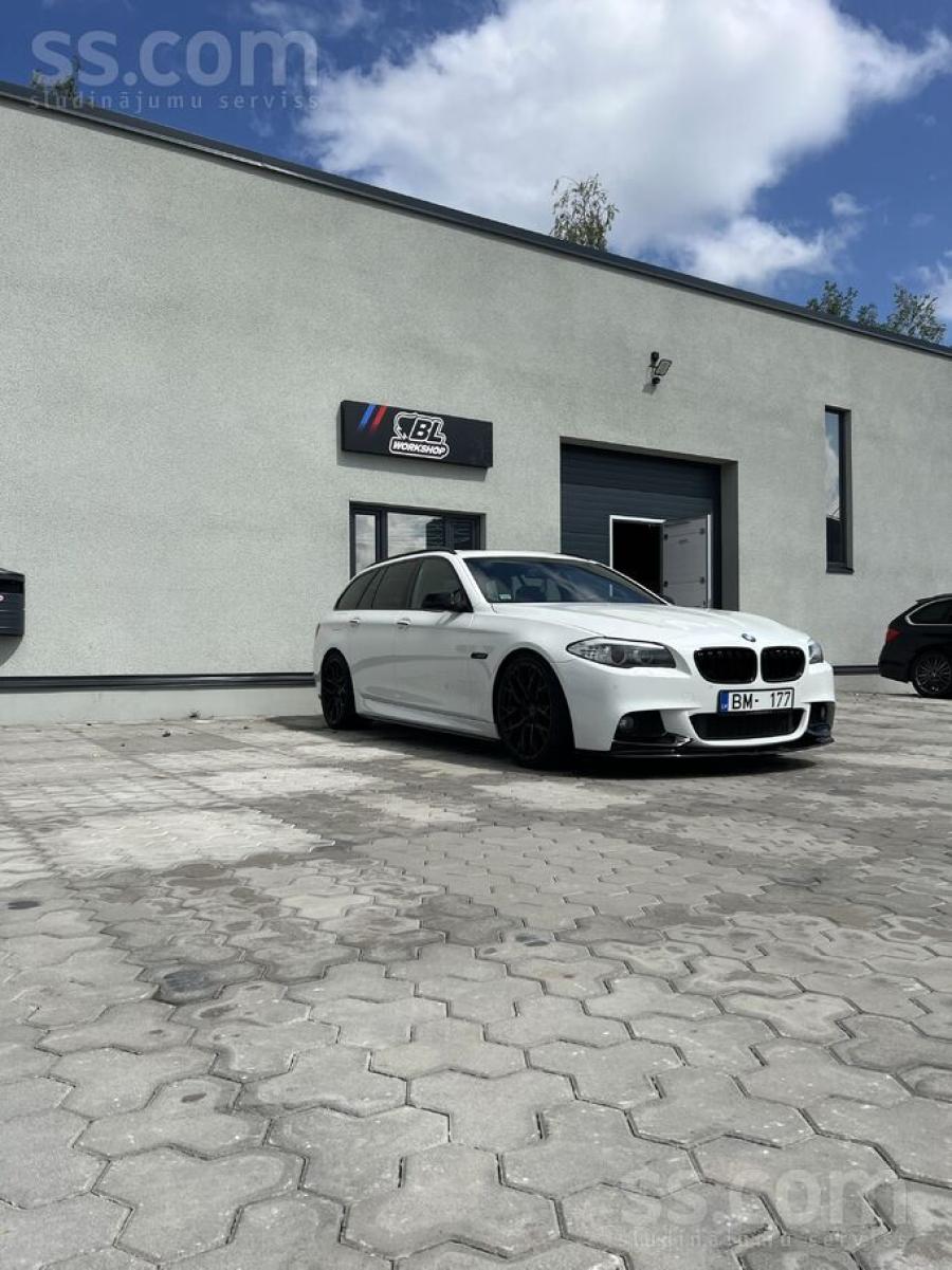 White BMW 520 2011 in Riga, with an engine capacity of 2.00 L and mileage of 285 thousand km for 13800 €, photo 13 on AUTOMOTO.COM.LV