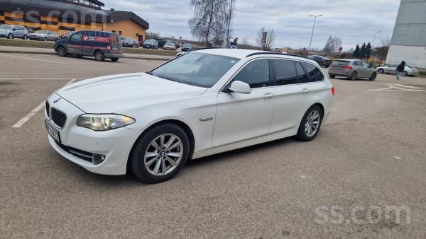 White BMW 520 2011 in Bauska, with an engine capacity of 2.00 L and mileage of 0 thousand km for 6650 €, photo 1 on AUTOMOTO.COM.LV