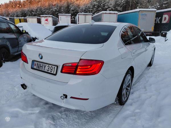 White BMW 520 2011 in Vilnius, with an engine capacity of 2.00 L and mileage of 418 thousand km for 7300 €, photo 4 on AUTOMOTO.COM.LV