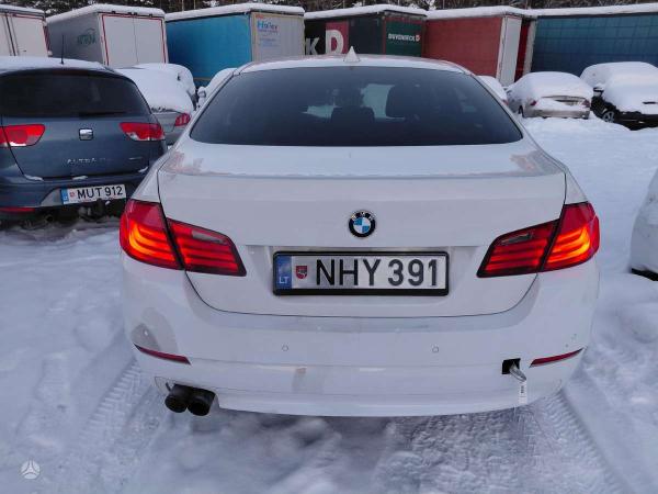 White BMW 520 2011 in Vilnius, with an engine capacity of 2.00 L and mileage of 418 thousand km for 7300 €, photo 5 on AUTOMOTO.COM.LV