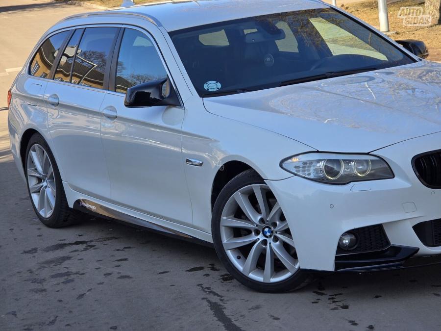 White BMW 520 2011 in Siauliai, with an engine capacity of 2.00 L and mileage of 368 thousand km for 8650 €, photo 4 on AUTOMOTO.COM.LV