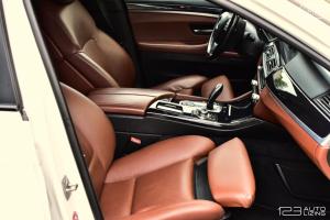 White BMW 520 2011 in Kretinga, with an engine capacity of 2.00 L and mileage of 342 thousand km for 6999 €, photo 13 on AUTOMOTO.COM.LV