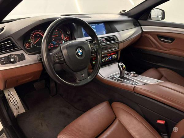 White BMW 520 2011 in Marijampole, with an engine capacity of 2.00 L and mileage of 327 thousand km for 8950 €, photo 2 on AUTOMOTO.COM.LV