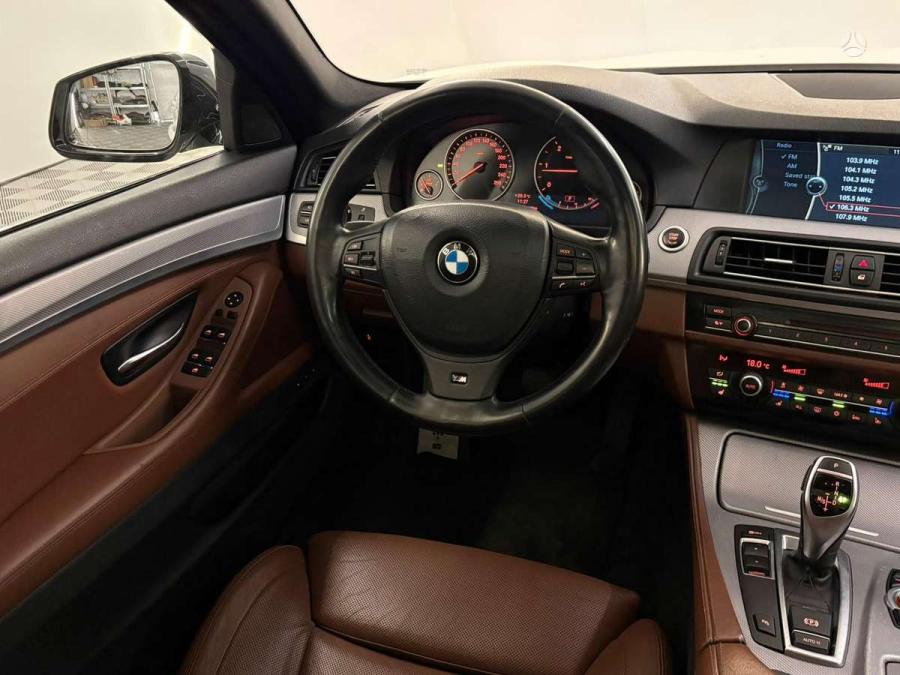 White BMW 520 2011 in Marijampole, with an engine capacity of 2.00 L and mileage of 327 thousand km for 8950 €, photo 18 on AUTOMOTO.COM.LV