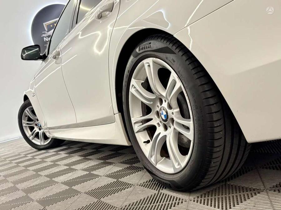 White BMW 520 2011 in Marijampole, with an engine capacity of 2.00 L and mileage of 327 thousand km for 8950 €, photo 26 on AUTOMOTO.COM.LV
