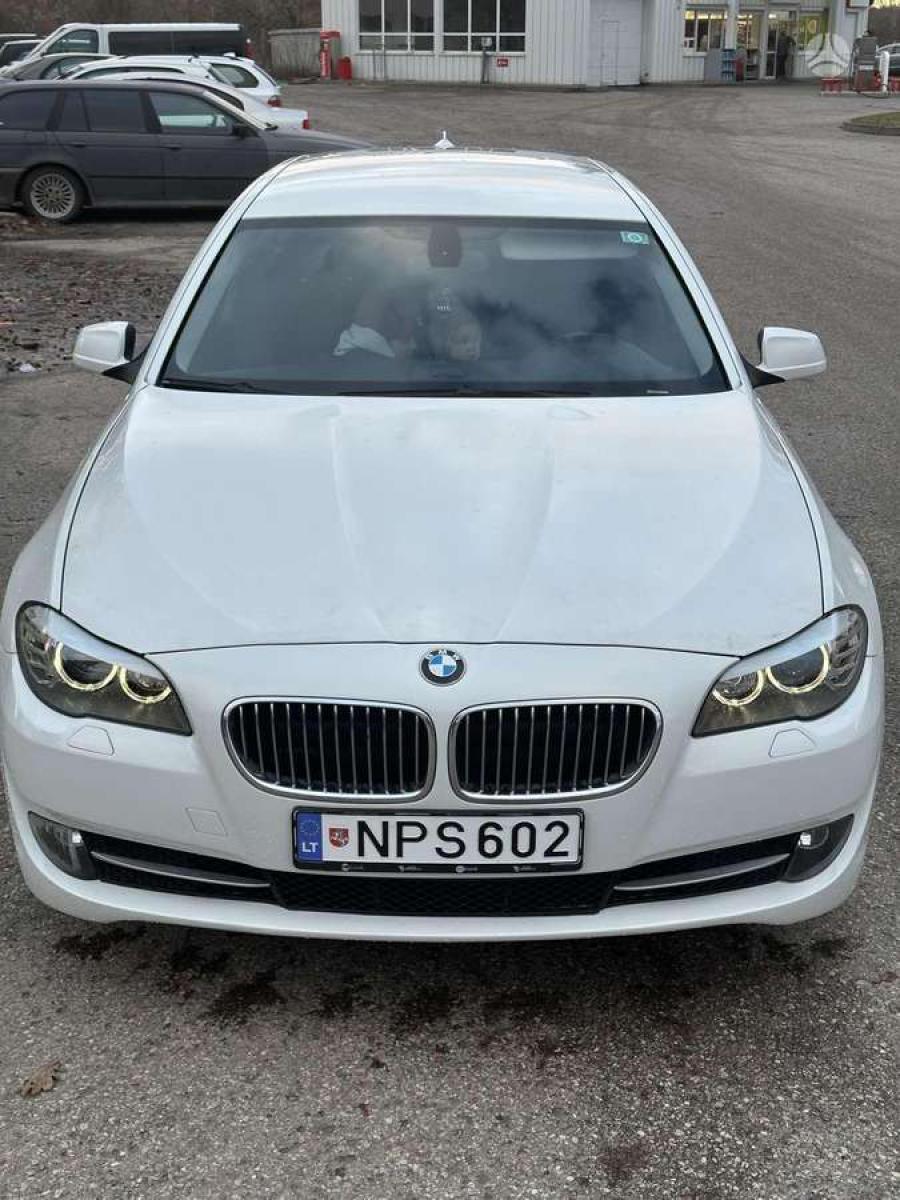 White BMW 520 2012 in Vilnius, with an engine capacity of 2.00 L and mileage of 250 thousand km for 5600 €, photo 1 on AUTOMOTO.COM.LV