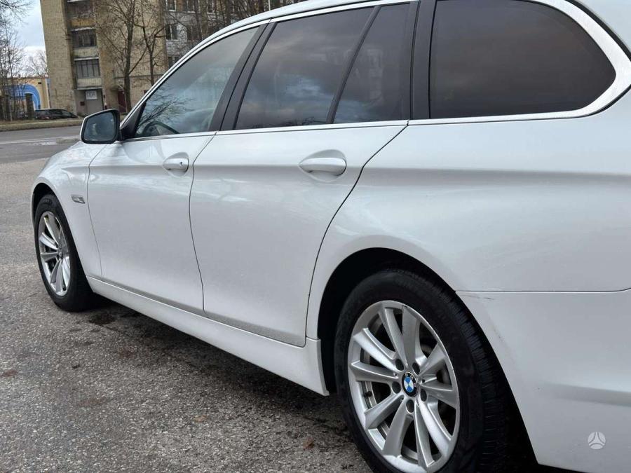 White BMW 520 2012 in Vilnius, with an engine capacity of 2.00 L and mileage of 250 thousand km for 5600 €, photo 5 on AUTOMOTO.COM.LV