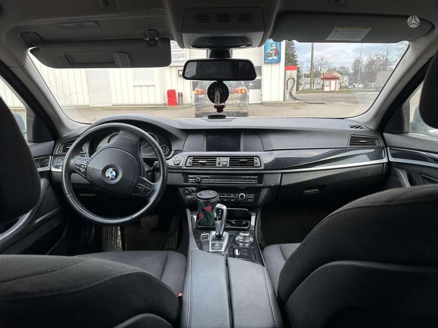 White BMW 520 2012 in Vilnius, with an engine capacity of 2.00 L and mileage of 250 thousand km for 5600 €, photo 11 on AUTOMOTO.COM.LV