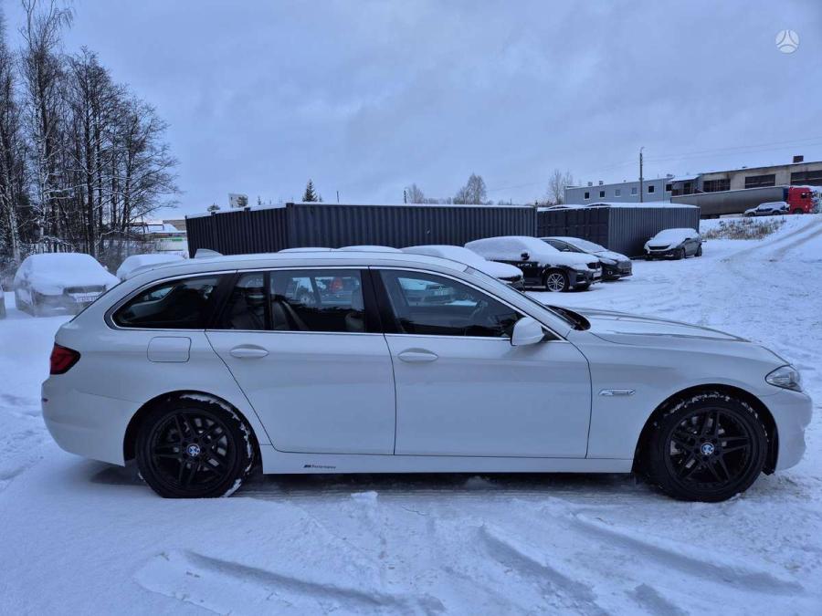 White BMW 520 2012 in Utena, with an engine capacity of 2.00 L and mileage of 333 thousand km for 5999 €, photo 6 on AUTOMOTO.COM.LV
