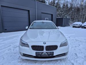 White BMW 520 2012 in Utena, with an engine capacity of 2.00 L and mileage of 333 thousand km for 5999 €, photo 7 on AUTOMOTO.COM.LV