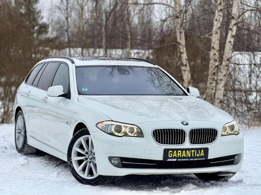 White BMW 520 2012 in Siauliai, with an engine capacity of 2.00 L and mileage of 259 thousand km for 10550 €, photo 1 on AUTOMOTO.COM.LV