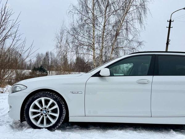 White BMW 520 2012 in Siauliai, with an engine capacity of 2.00 L and mileage of 259 thousand km for 10550 €, photo 9 on AUTOMOTO.COM.LV