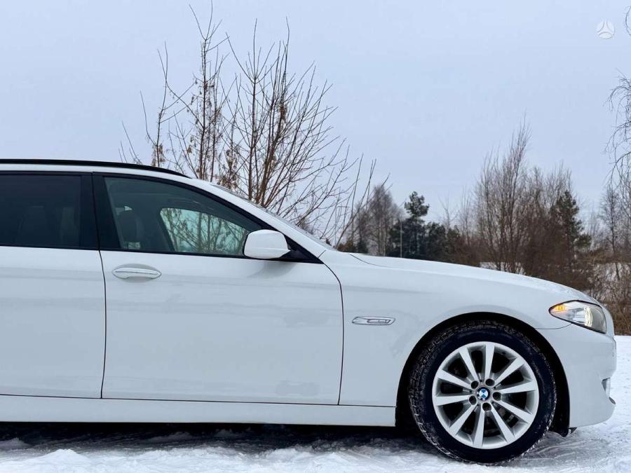 White BMW 520 2012 in Siauliai, with an engine capacity of 2.00 L and mileage of 259 thousand km for 10550 €, photo 12 on AUTOMOTO.COM.LV