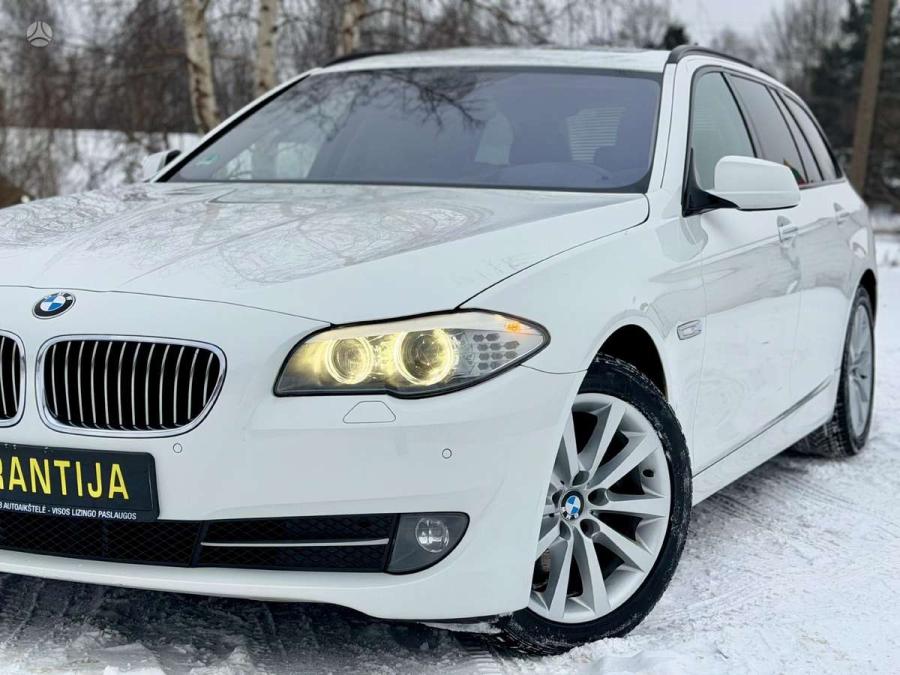 White BMW 520 2012 in Siauliai, with an engine capacity of 2.00 L and mileage of 259 thousand km for 10550 €, photo 16 on AUTOMOTO.COM.LV