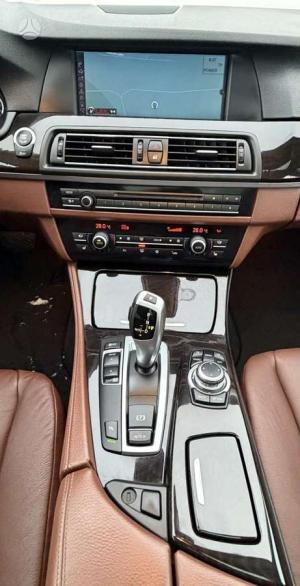 White BMW 520 2012 in Siauliai, with an engine capacity of 2.00 L and mileage of 259 thousand km for 10550 €, photo 29 on AUTOMOTO.COM.LV